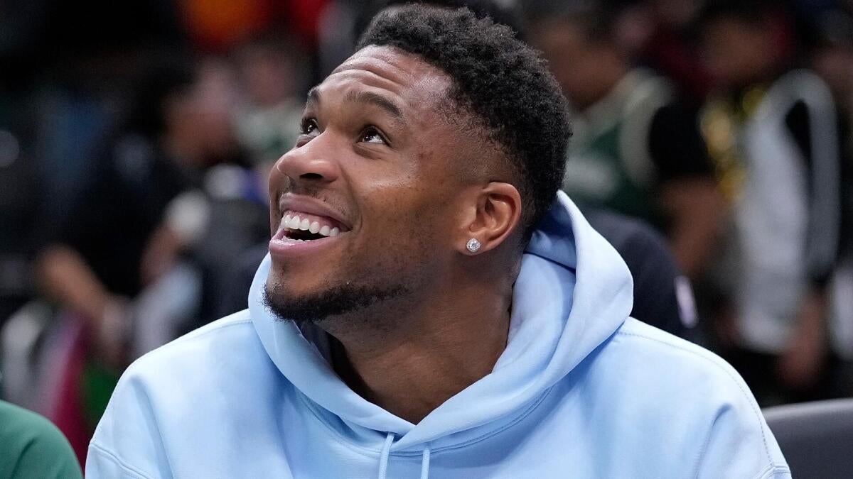 Bucks sign Alex Antetokounmpo to two-way deal: Giannis now has two ...
