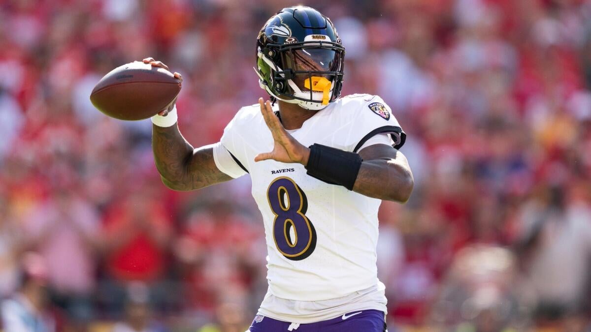 Lamar Jackson returns to Ravens practice for the first time since Week ...