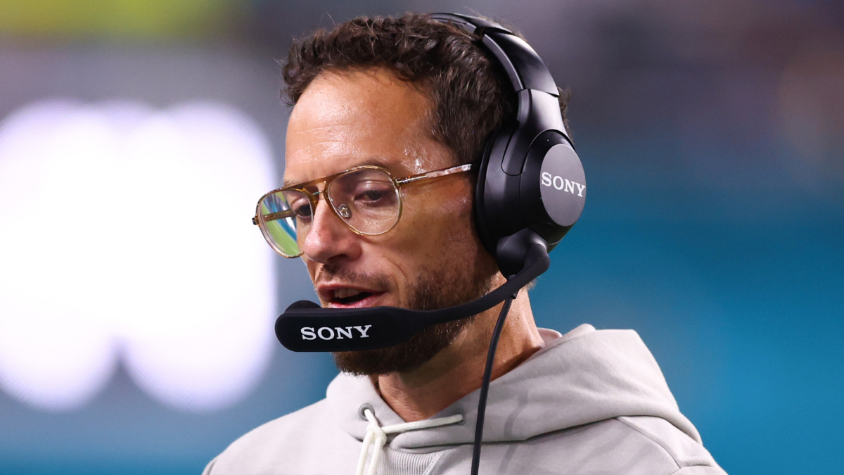 Dolphins' Mike McDaniel responds to fan frustration after loss: 'It ...
