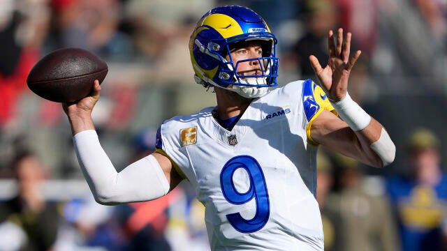 quarterback throwing