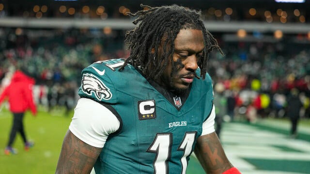 🔥🦅 Stop right there! To everyone saying the Eagles should trade A.J ...