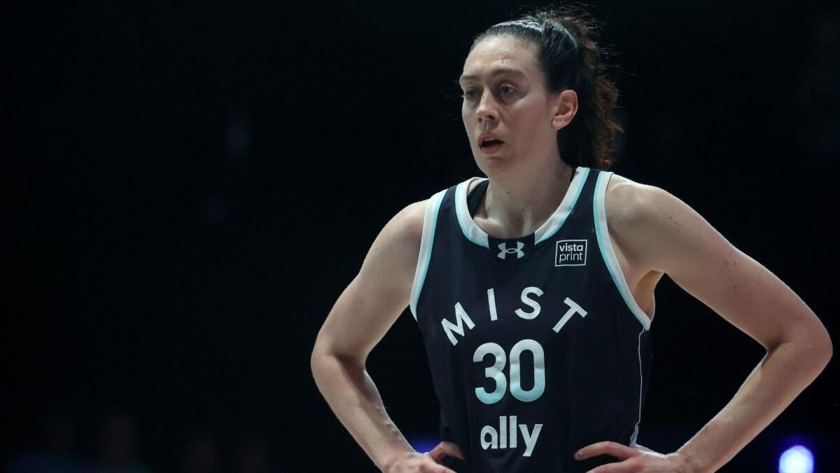 Breanna Stewart holds up 'Abolish ICE' sign ahead of Unrivaled game ...