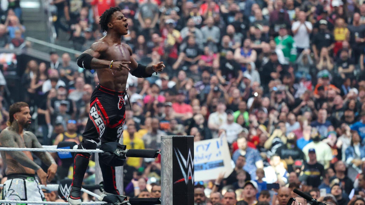 IShowSpeed hits Logan Paul with a top-rope splash at WrestleMania 42 in ...